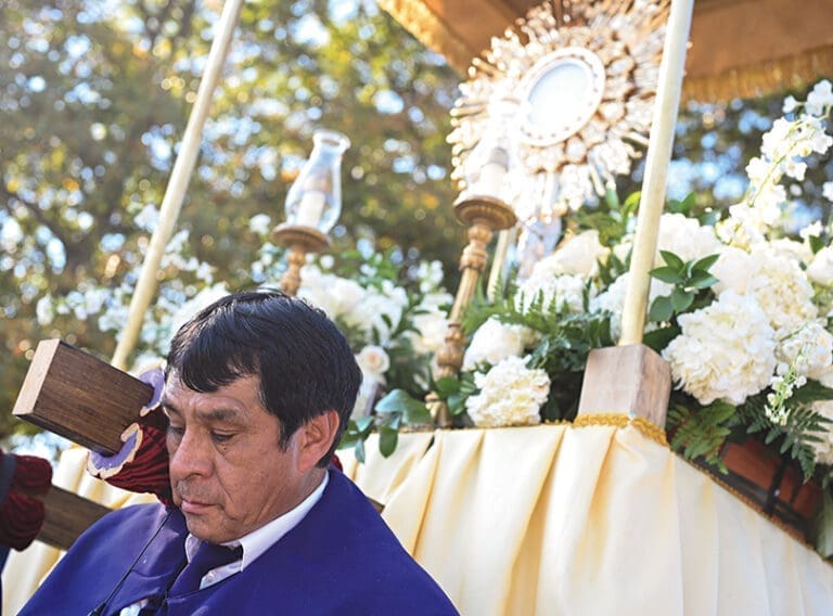 Multicultural procession of Pilgrims of Hope draws crowd - Georgia ...