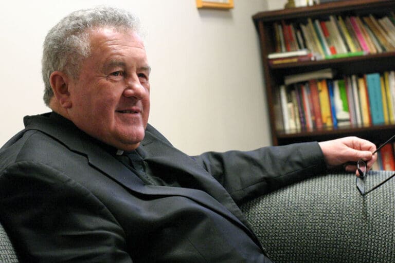 Recordando a Monseñor James Fennessy, párroco jubilado de la iglesia St ...